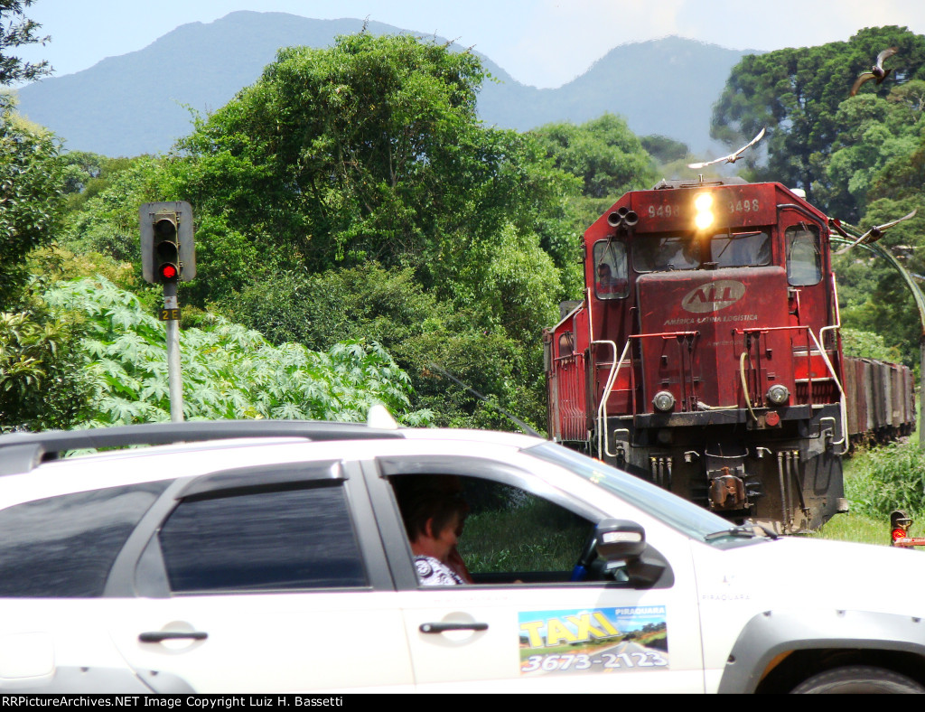 SD40T-2 9498 / HELPER UNIT